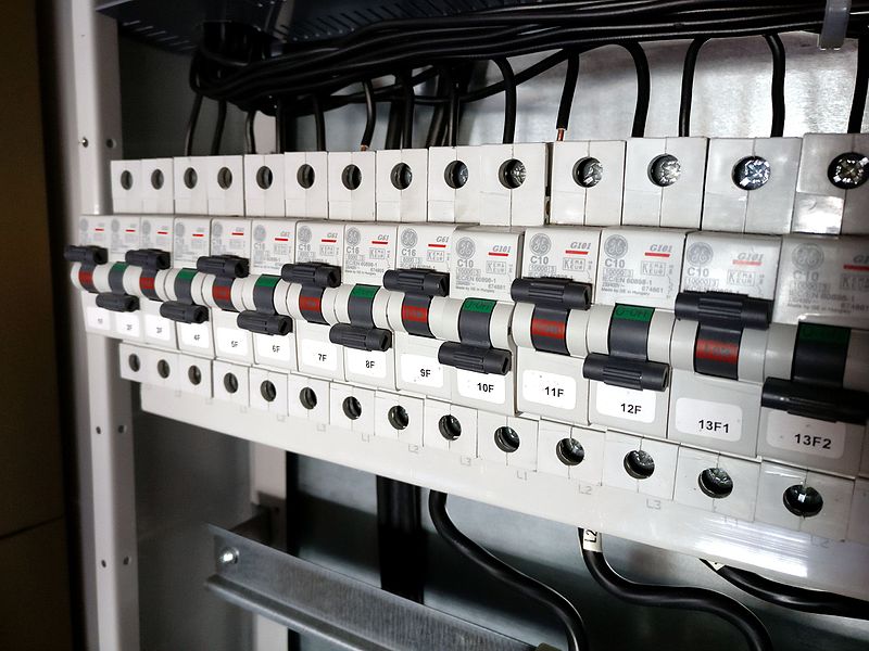 Guide to GE Circuit Breakers: Q-Line - Relectric