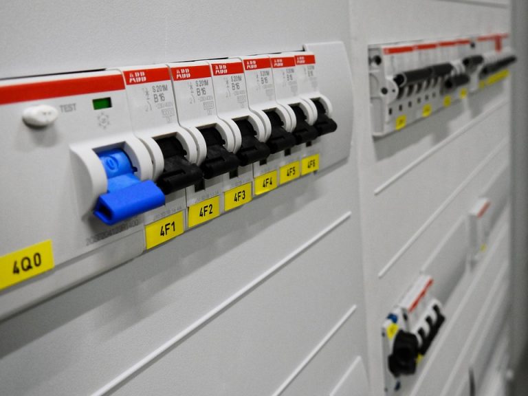 Guide to GE Circuit Breakers: Q-Line - Relectric