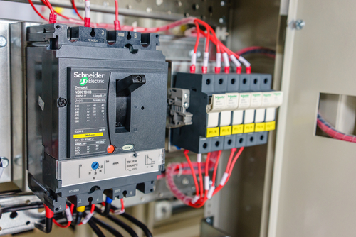 Circuit Breaker Under Voltage Release - How Does It Work?
